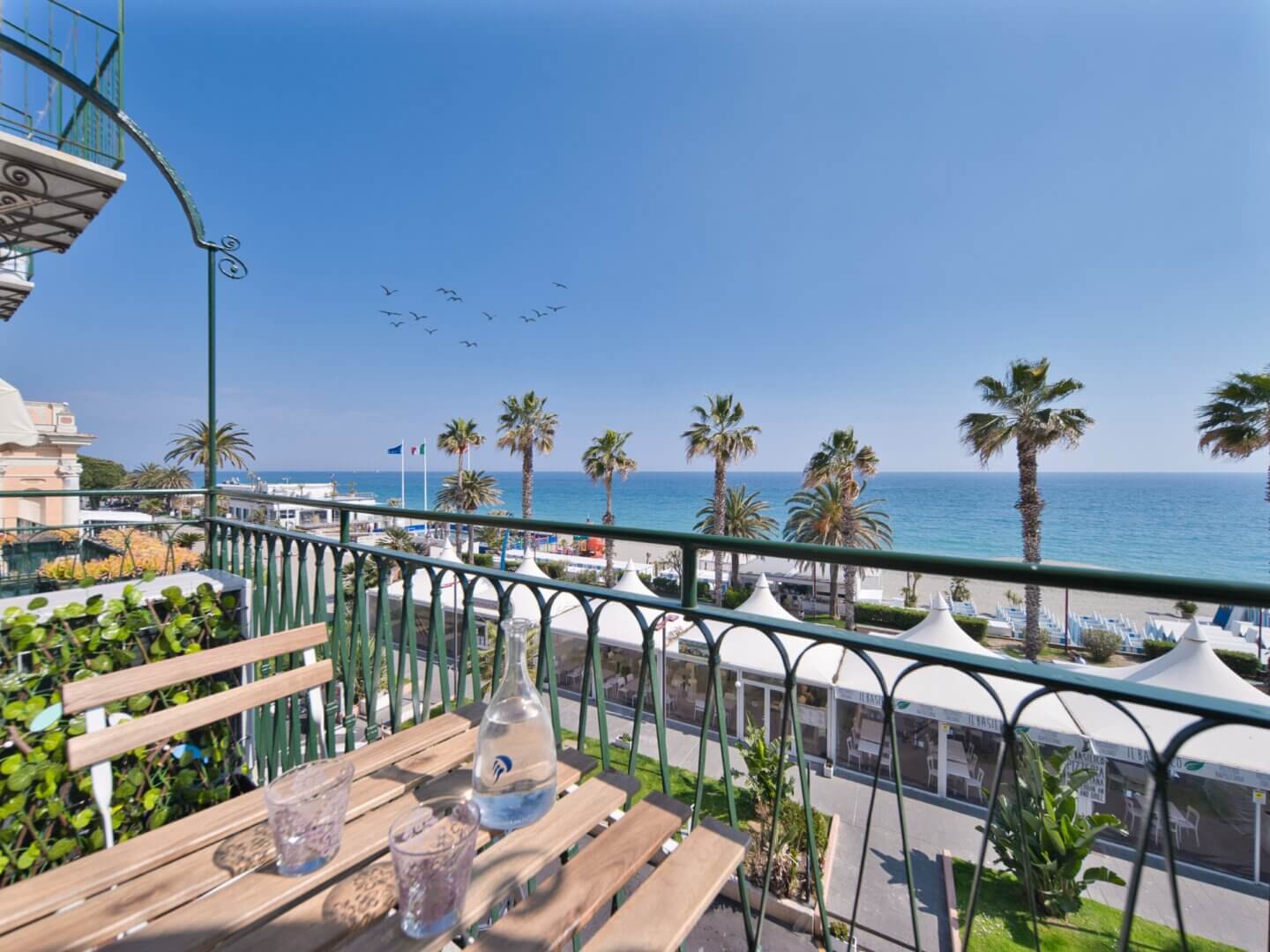 Camere con vista mare e camere per famiglie a Finale Ligure :: Hotel Medusa